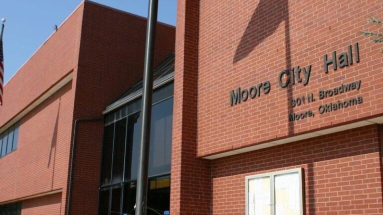 Moore City Council preps for new public transport hub and library